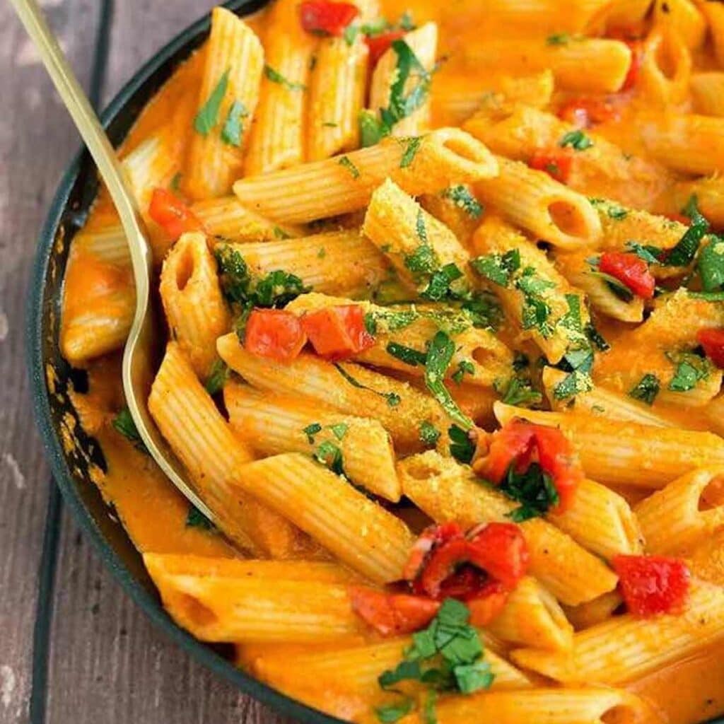 Roasted Red Pepper Pasta (Easy 10 Minute Recipe)